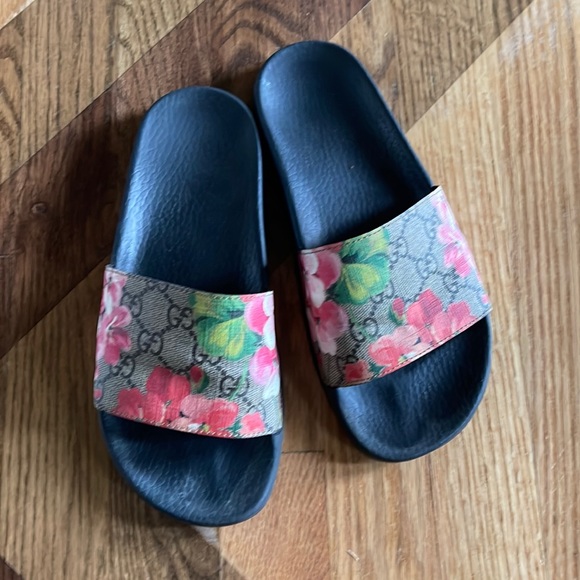 Gucci | Shoes | Gucci Gg Blooms Supreme Floral Slide Sandal Size 37 ...